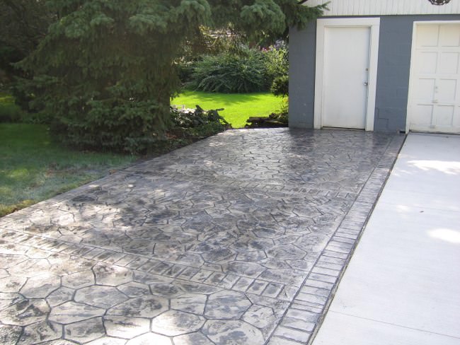 Random Stone Driveway in Ypsilanti - Rolland Cement