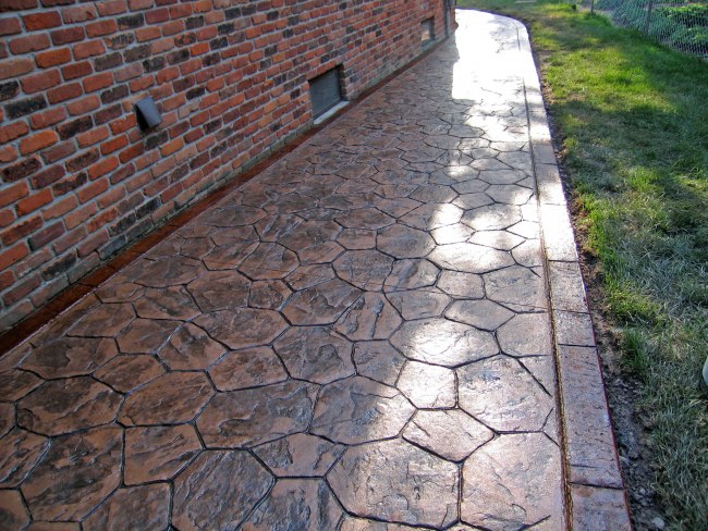 Random Stone Walkway in Canton - Rolland Cement