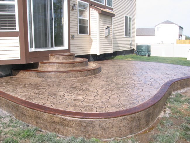Random Stone Patio in Ypsilanti - Rolland Cement