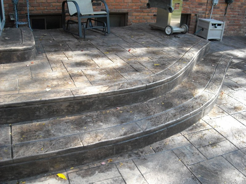 Rounded Square Step to Raised Level for Grill - Rolland Cement