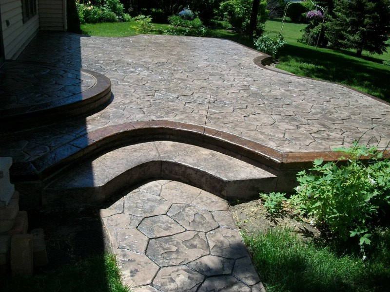 Inverted Round Step to Walkway - Rolland Cement